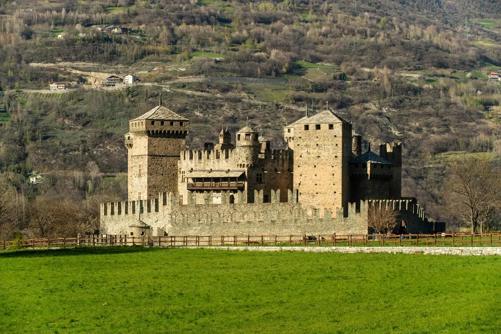 Italian Castles: Kings, Knights & Hidden Treasures